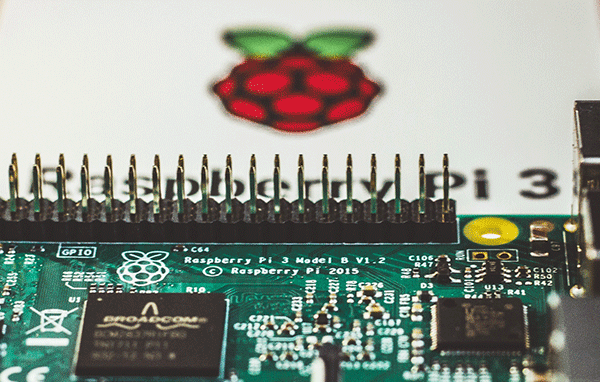 Vidéo de formation Raspberry Pi 3 B+ - Réaliser une application de reconnaissance faciale avec ...